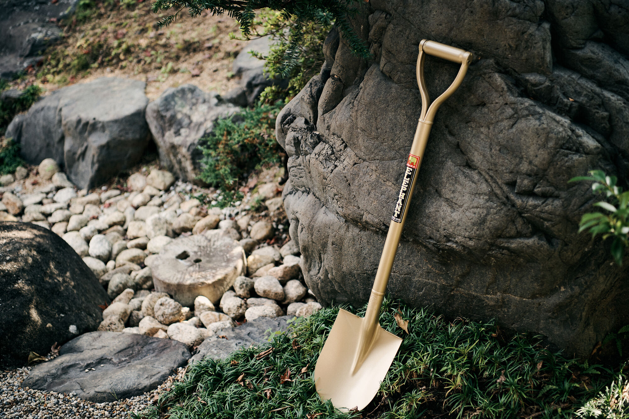 Golden Spade For Digging In The Garden - Niwaki