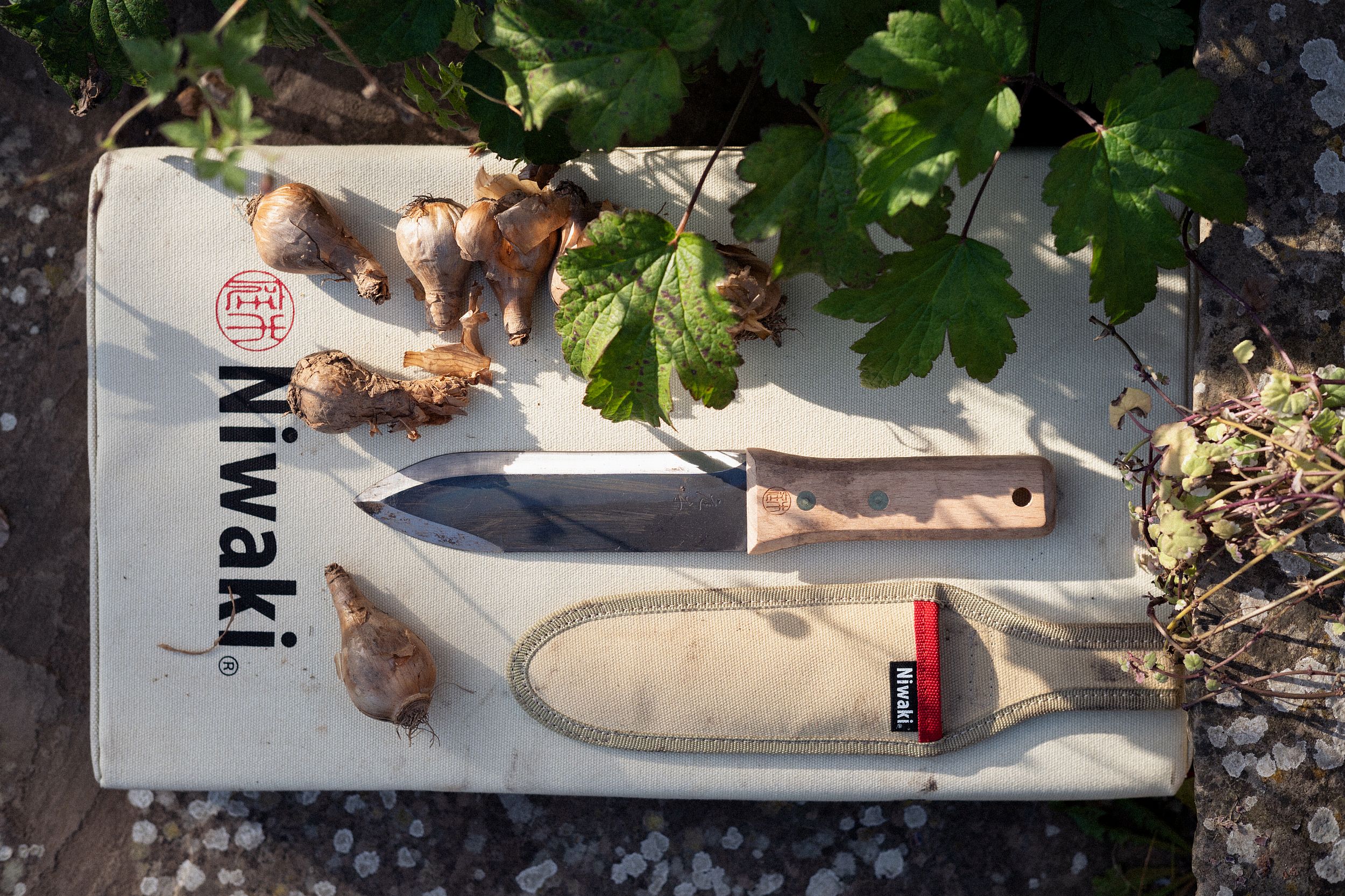 Niwaki Hori Hori Pro - Japanese weeding trowel + canvas sheath