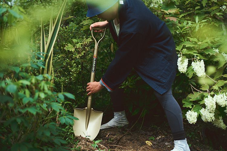 Golden Spade For Digging In The Garden - Niwaki